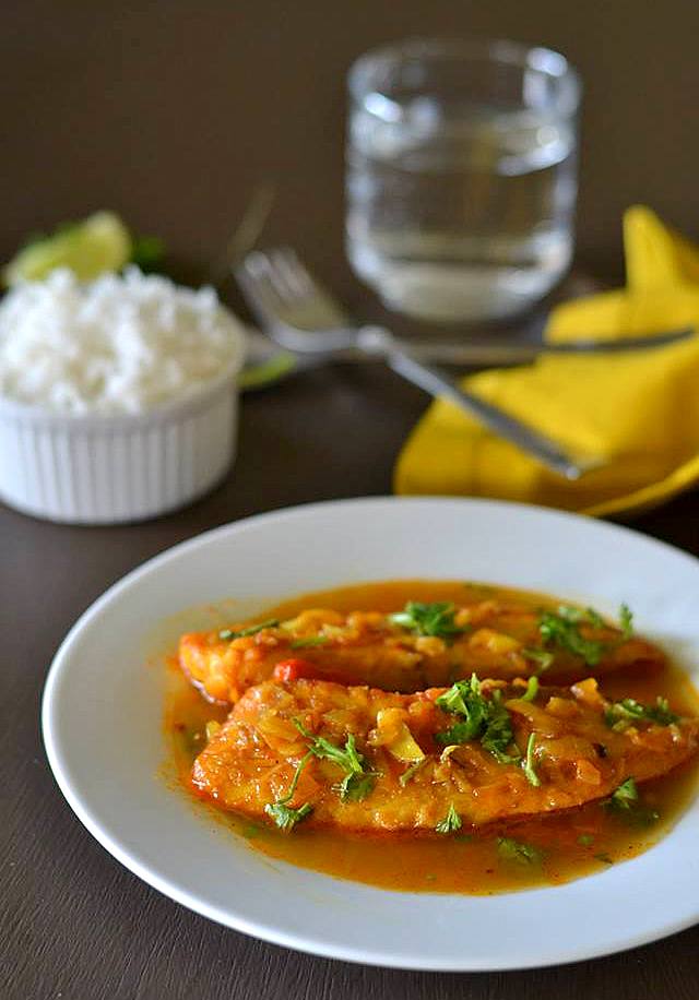 Mix and Stir: Methi Machi ( Fish Curry flavored with Dry Fenugreek seeds )